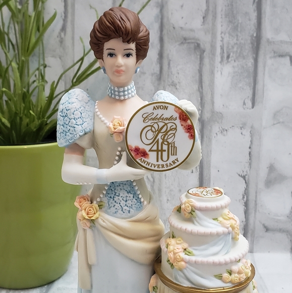 Avon | Accents | Mrs Albee Pc Porcelain Figurine 4th Anniversary | Poshmark